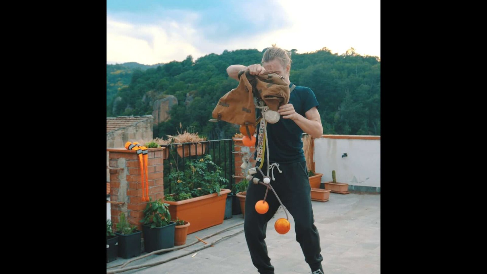 1min tutorial: Giant 3-beat Weave - Learn Spinning Poi for Beginners to ...